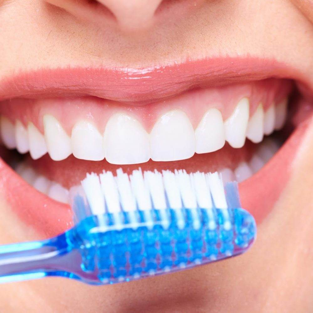 Los dientes bonitos no rechinan
